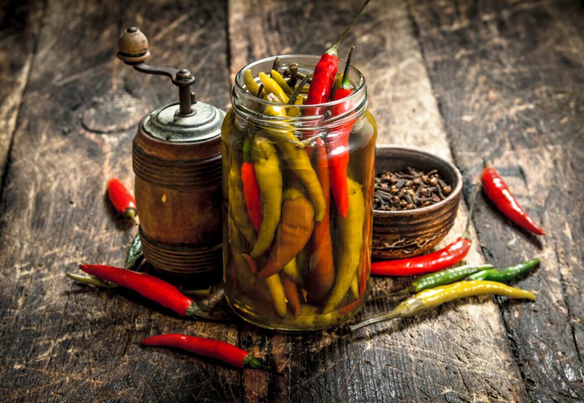 Kiseljenje feferona i chili papričica | Volim Ljuto